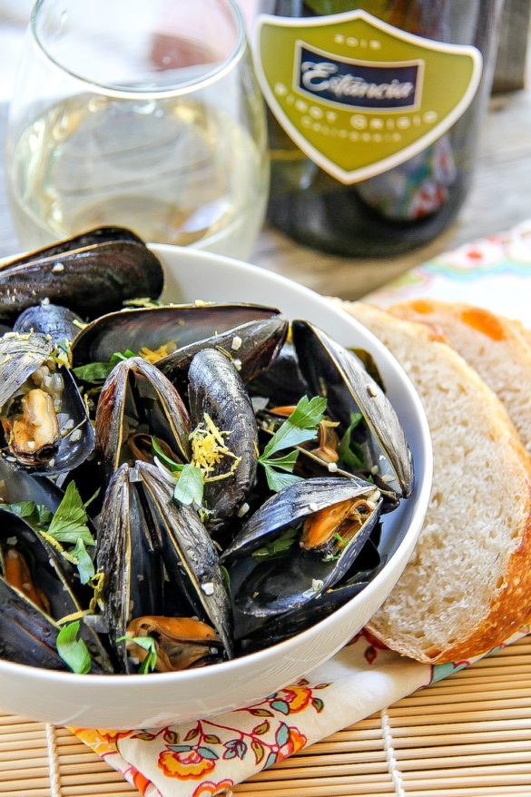 Mussels in Garlic White Wine Sauce | Tonya Staab