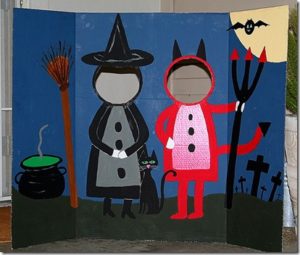 DIY Halloween Photo Booth Frame For Kids | Tonya Staab