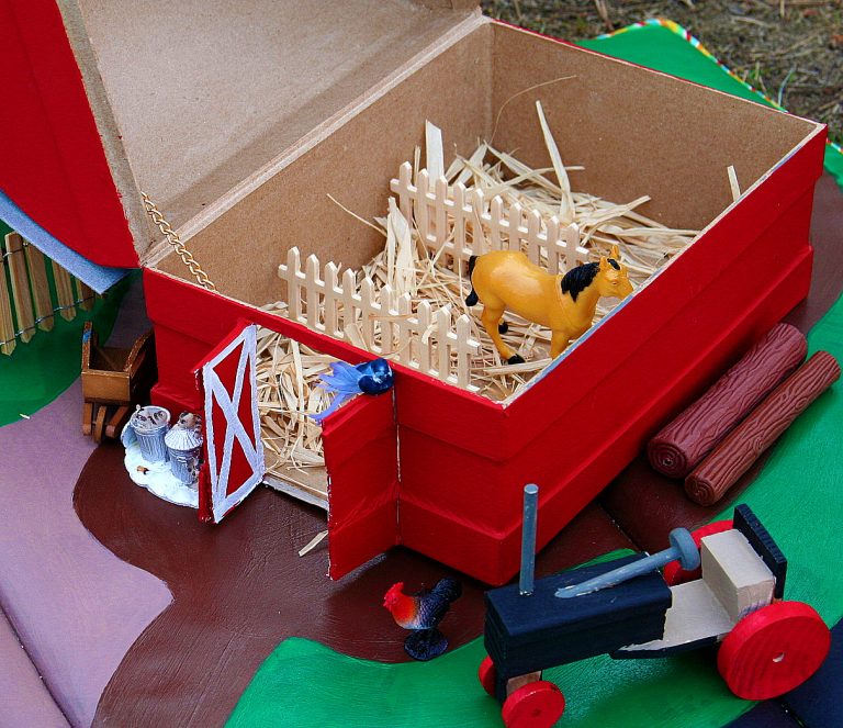 DIY Farm and Barn Craft for Kids | Tonya Staab